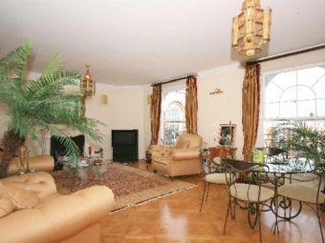 4 Bedrooms Flat for rent in North End House, Fitzjames Avenue, London W14