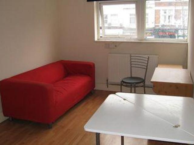 4 Bedrooms Flat for rent in New Cross Road, Lodnon SE14