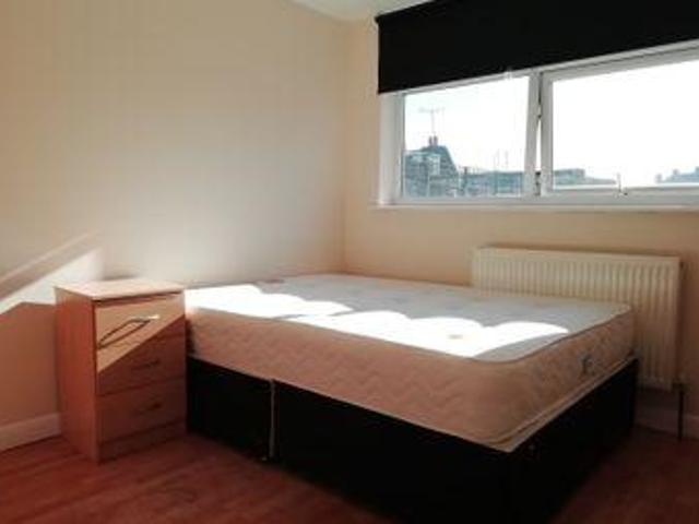 4 Bedrooms Flat for rent in New Cross Road, London SE14