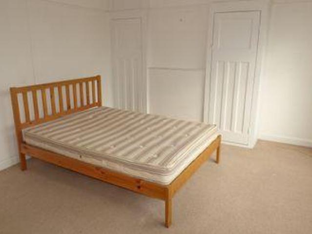 4 Bedrooms Flat for rent in Newsholme Drive, London N21