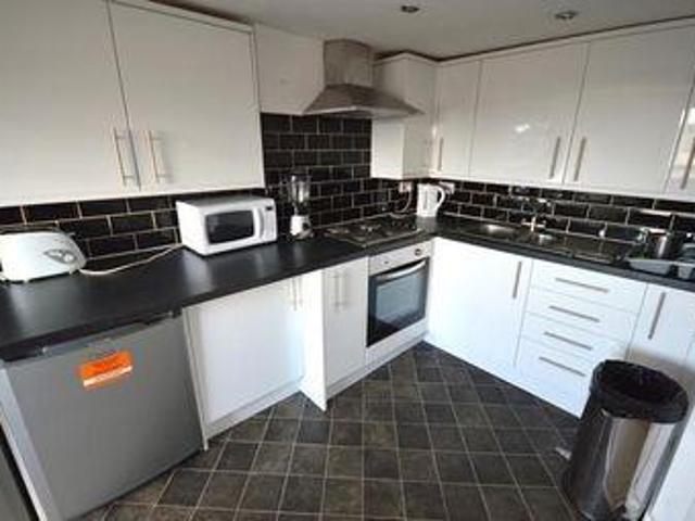 4 Bedrooms Flat for rent in Nicolson Square, Edinburgh EH8