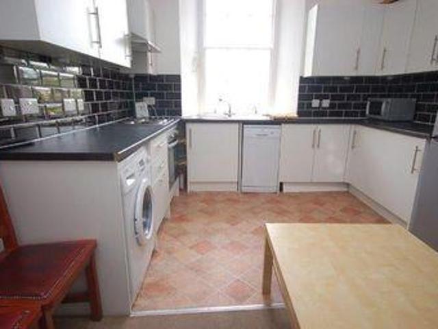 4 Bedrooms Flat for rent in Nicolson Street, Edinburgh EH8
