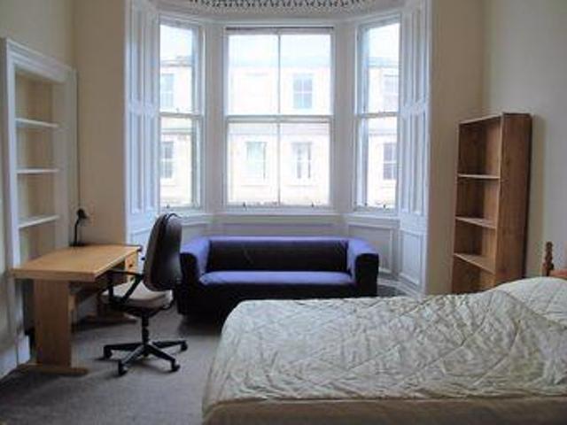 4 Bedrooms Flat for rent in South Clerk Street, Edinburgh EH8