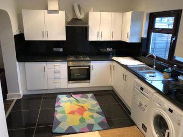 4 Bedrooms Flat for rent in Scotland Road, London, Enfield EN3