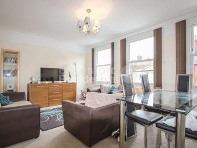 4 Bedrooms Flat for rent in Shrubbery Road, London SW16