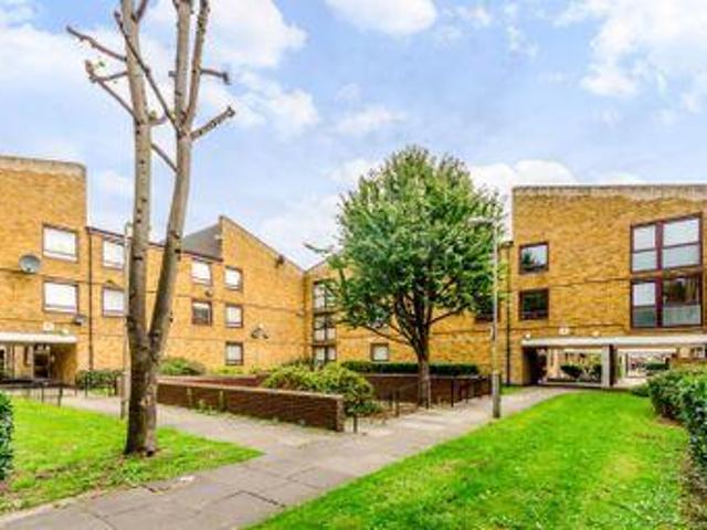 4 Bedrooms Flat for rent in Siward Road, Wimbledon SW17