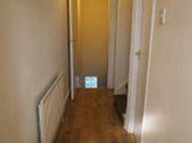 4 Bedrooms Flat for rent in Sladale Road, Plumstead, London SE18