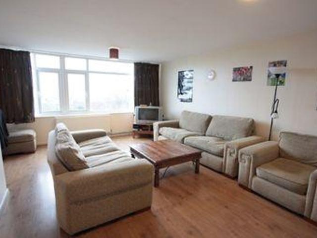 4 Bedrooms Flat for rent in Styles Gardens, London SW9
