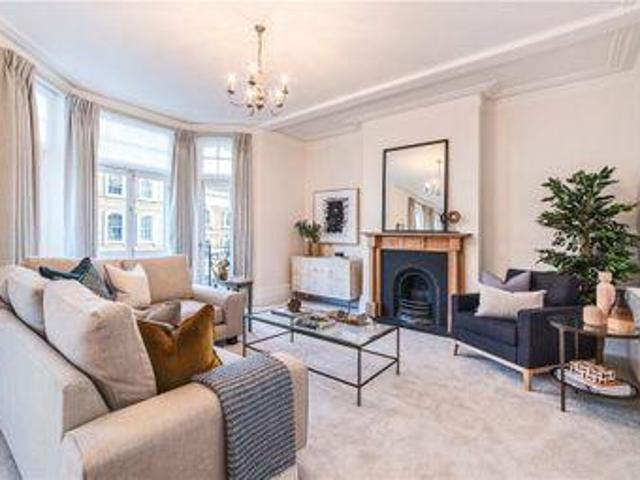 4 Bedrooms Flat for rent in St Georges Court, Gloucester Road, London SW7
