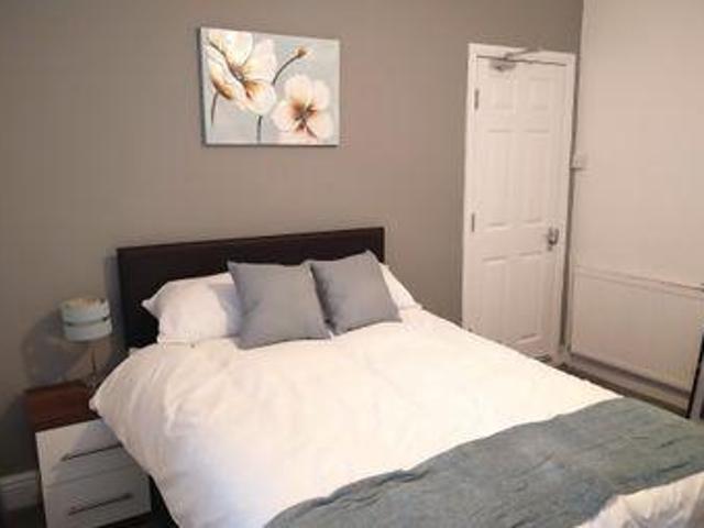 4 Bedrooms Flat for rent in Swinton, Manchester, Greater Manchester M27