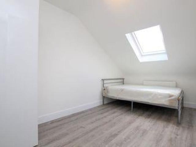 4 Bedrooms Flat for rent in Sydney Road, Turnpike Lane N8