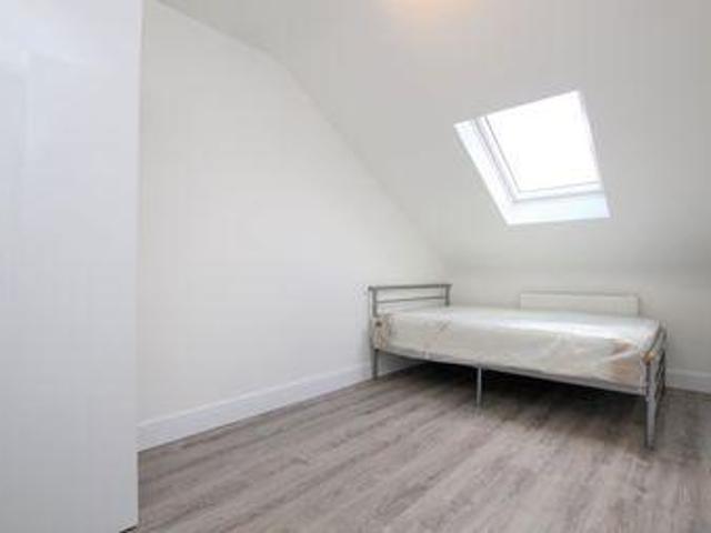 4 Bedrooms Flat for rent in Sydney Road, Turnpike Lane N8