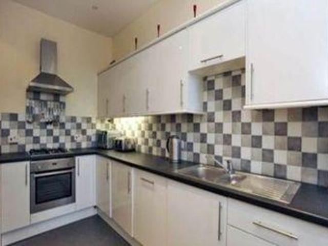 4 Bedrooms Flat for rent in Parkside Terrace, Newington, Edinburgh EH16