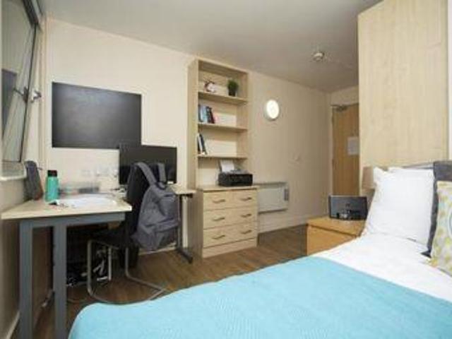 4 Bedrooms Flat for rent in Premium 2 Bed, Daisybank Villas, Manchester M14