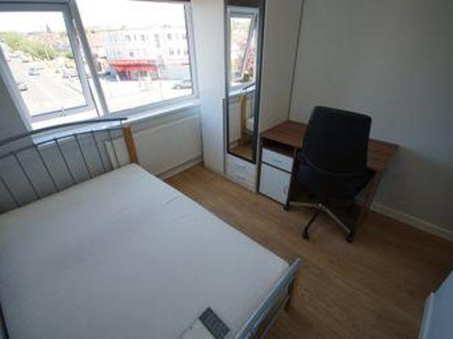 4 Bedrooms Flat for rent in Quinton Parade, Cheylesmore, Coventry CV3