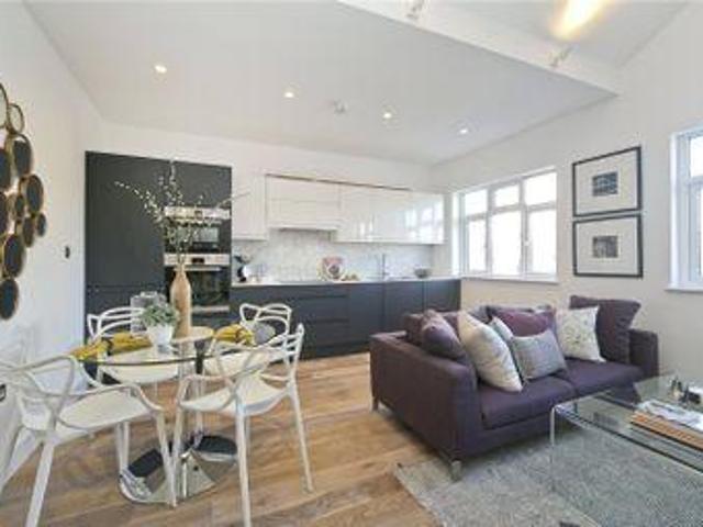 4 Bedrooms Flat for rent in Royal College Street, Camden, London NW1