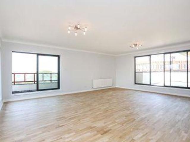 4 Bedrooms Flat for rent in Regent House, Windsor Way, London W14