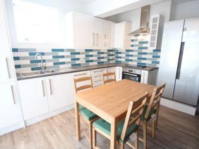 4 Bedrooms Flat for rent in Regent Terrace, Hyde Park, Leeds LS6