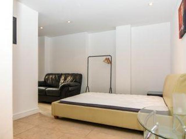 4 Bedrooms Flat for rent in Riga Mews, London E1