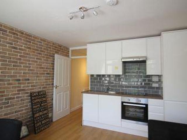 4 Bedrooms Flat for rent in Rupert Gardens, London SW9
