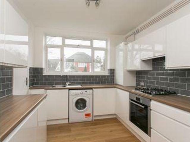 4 Bedrooms Flat for rent in Woodfield Avenue, London SW16
