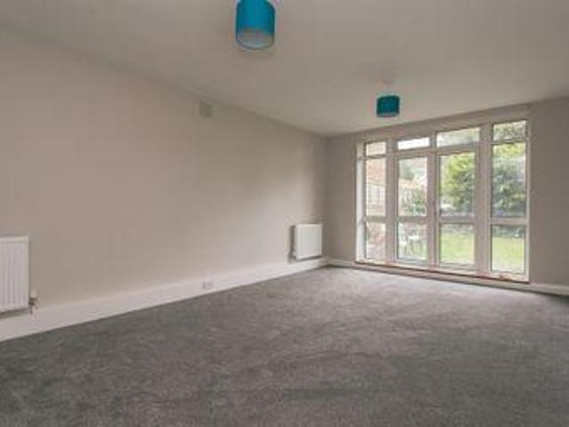 4 Bedrooms Flat for rent in Woodfield Avenue, London SW16
