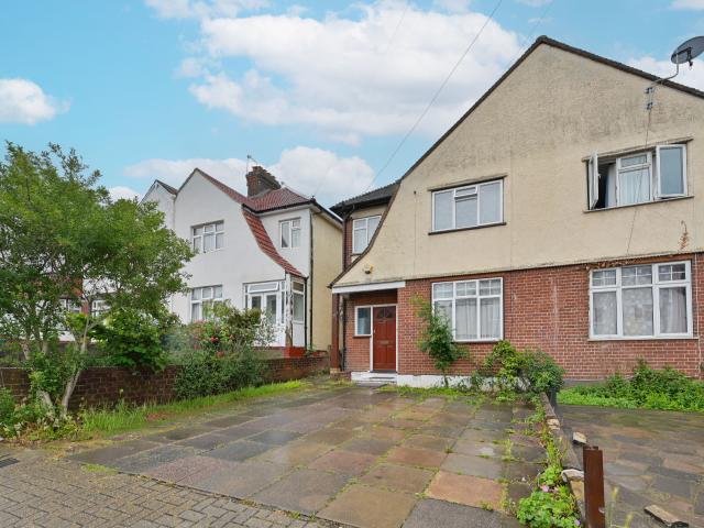 4 Bedrooms Flat for Rent in Woodford Place | Foxtons