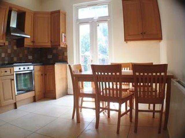 4 Bedrooms Flat for rent in Woodgrange Avenue, Ealing Common, London W5