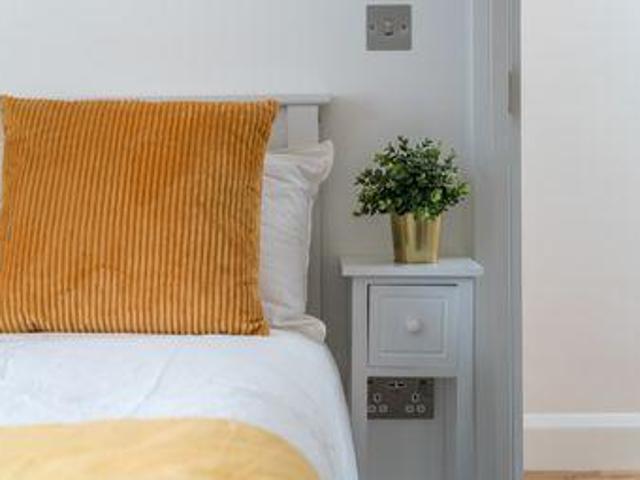 4 Bedrooms Flat for rent in Woodland Road, London SE19