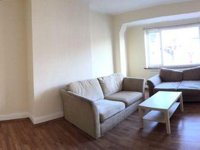 4 Bedrooms Flat for rent in Woodland Way, Mill Hill, London NW7