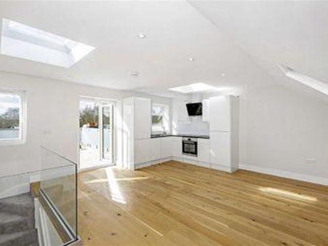 4 Bedrooms Flat for rent in Wandsworth Bridge Road, Fulham, London SW6