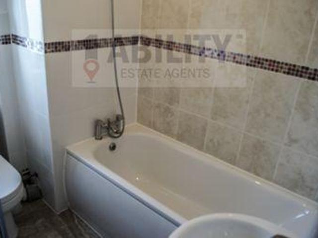 4 Bedrooms Flat for rent in Wandsworth Road, London SW8