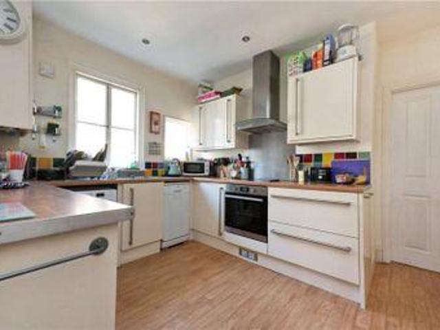 4 Bedrooms Flat for rent in Weir Road, London SW12