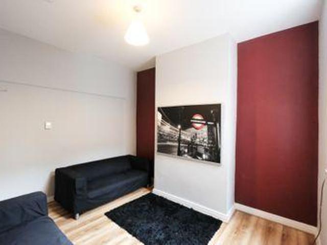 4 Bedrooms Flat for rent in Wellfield Road, Preston, Lancashire PR1