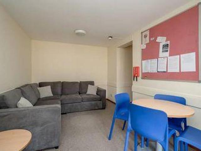 4 Bedrooms Flat for rent in West Bryson Road, Edinburgh EH11
