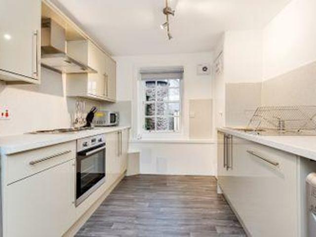 4 Bedrooms Flat for rent in West Nicolson Street, Newington, Edinburgh EH8