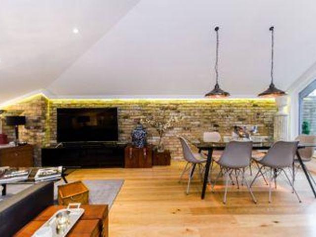 4 Bedrooms Flat for rent in Western Gateway, Royal Docks E16
