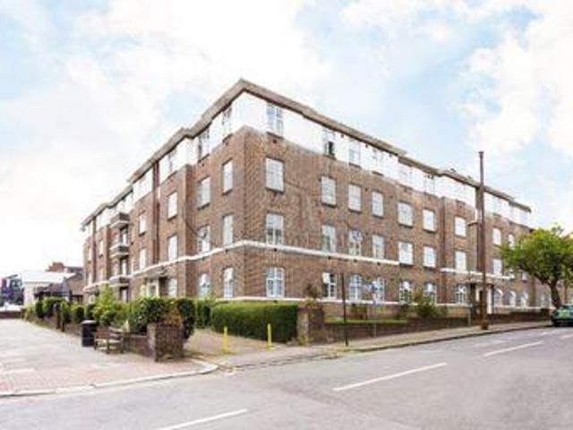 4 Bedrooms Flat for rent in Windsor Court, London NW11