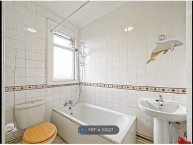 4 Bedrooms Flat for rent in Temple Road, London NW2