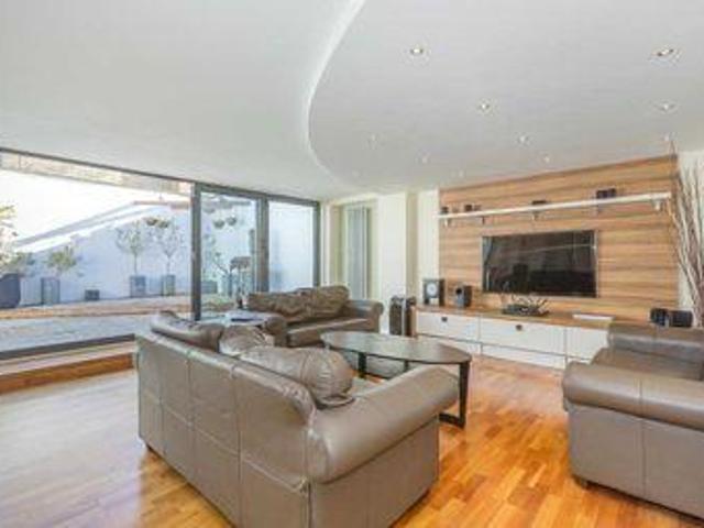 4 Bedrooms Flat for rent in The Buts, Brentford, London TW8