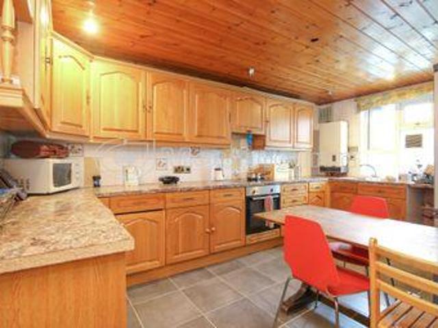 4 Bedrooms Flat for rent in Tyler House, Sidney Road, Brixton SW9