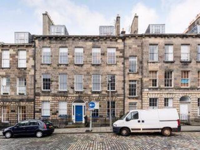 4 Bedrooms Flat for rent in Union Street, New Town, Edinburgh EH1