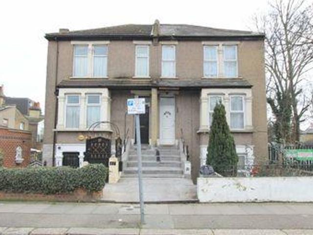 4 Bedrooms Flat for sale in Connaught Road, Ilford, Essex IG1