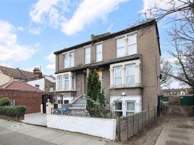 4 Bedrooms Flat for sale in Connaught Road, Ilford, Essex IG1
