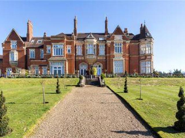 4 Bedrooms Flat for sale in Dene Park, Shipbourne Road, Tonbridge TN11
