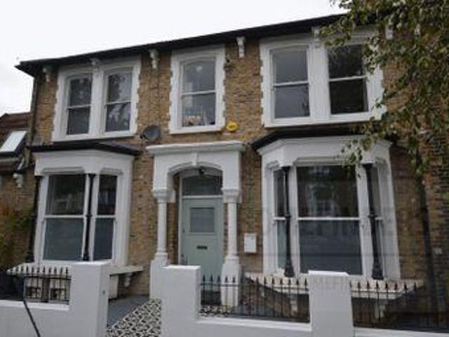 4 Bedrooms Flat for sale in Kenmure Road, Hackney E8