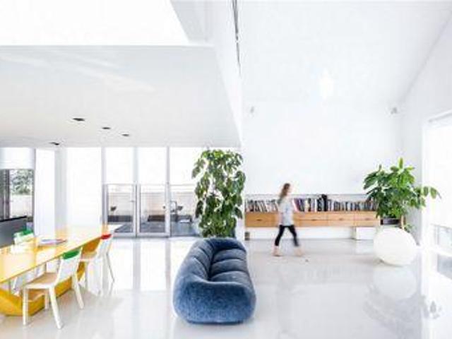 4 Bedrooms Flat for sale in Micawber Street, London N1, UK