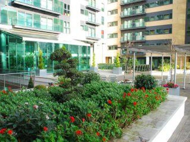 4 Bedrooms Flat for sale in Millharbour, Canary Wharf E14