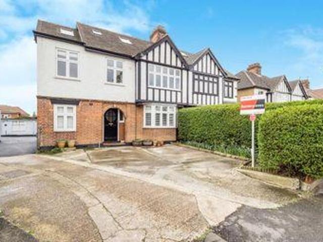 4 Bedrooms Flat for sale in Woodford, Green, Essex IG8