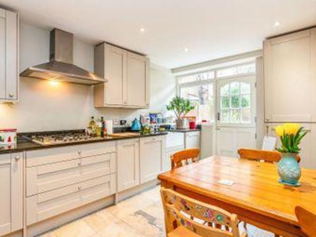4 Bedrooms Flat for sale in Tollington Park, Finsbury Park N4
